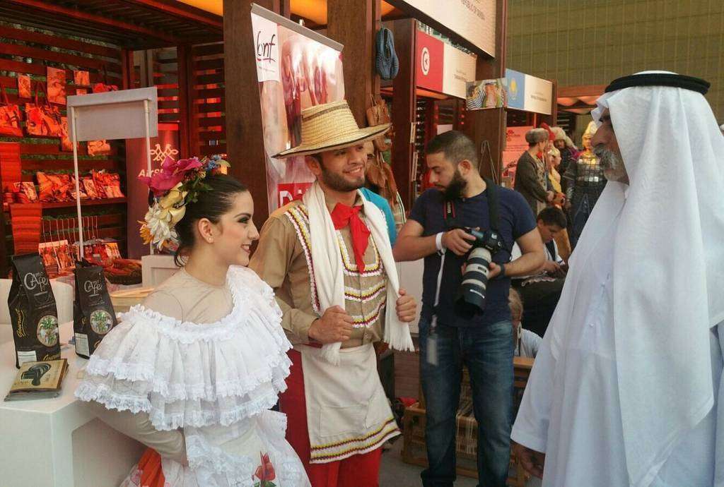 El ministro de Cultura visita el stand de Colombia en JBR con motivo ...