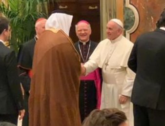 El Papa Francisco recibe al artista emiratí Hussein Al Jasmi